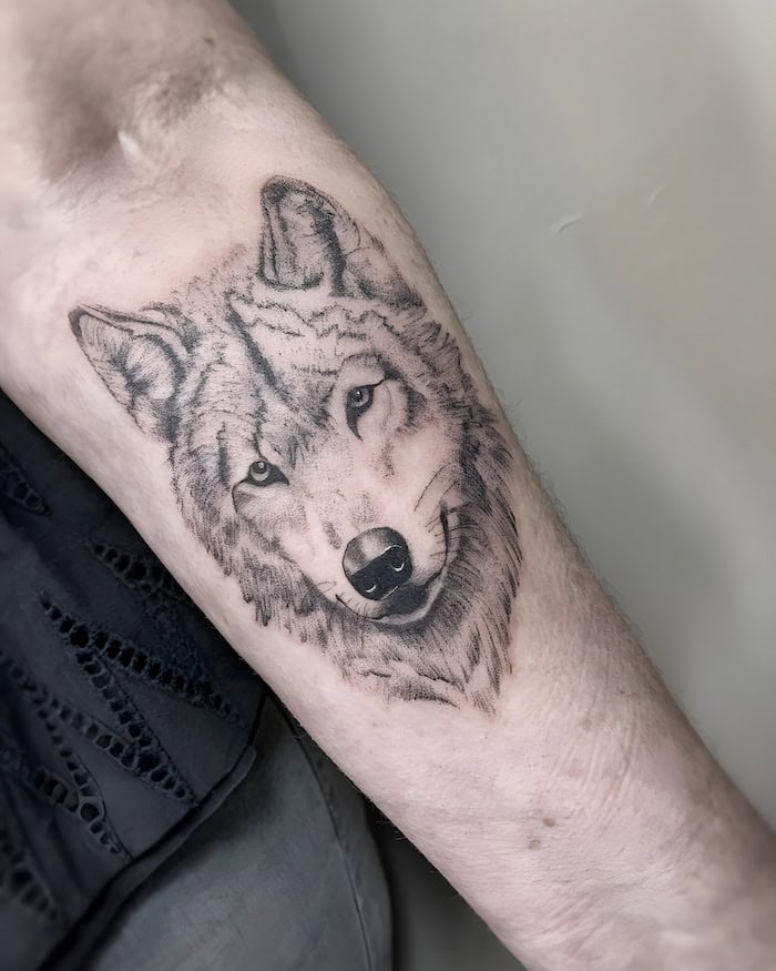 Stefan - Fine Line Tattoo Artist